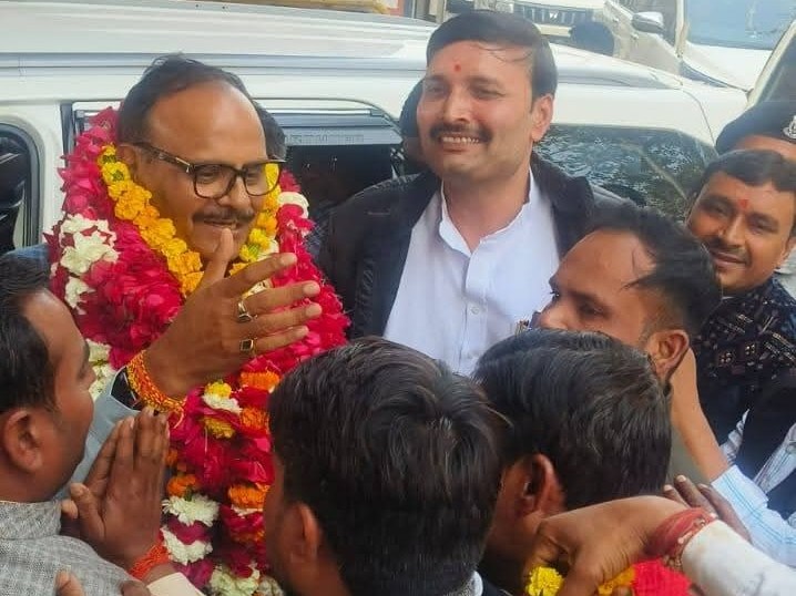 UP Deputy CM Brijesh Pathak Welcomed at Fatehpur Border