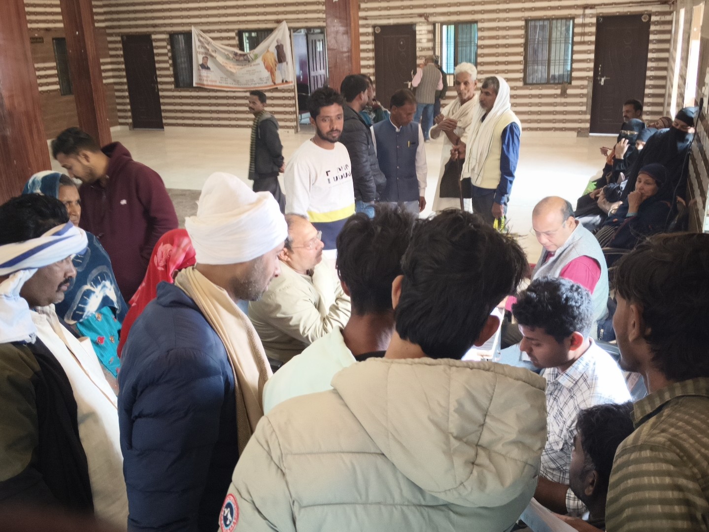 Gajipur SIR Notice Confusion | Diladarnagar Nagar Panchayat Crowd