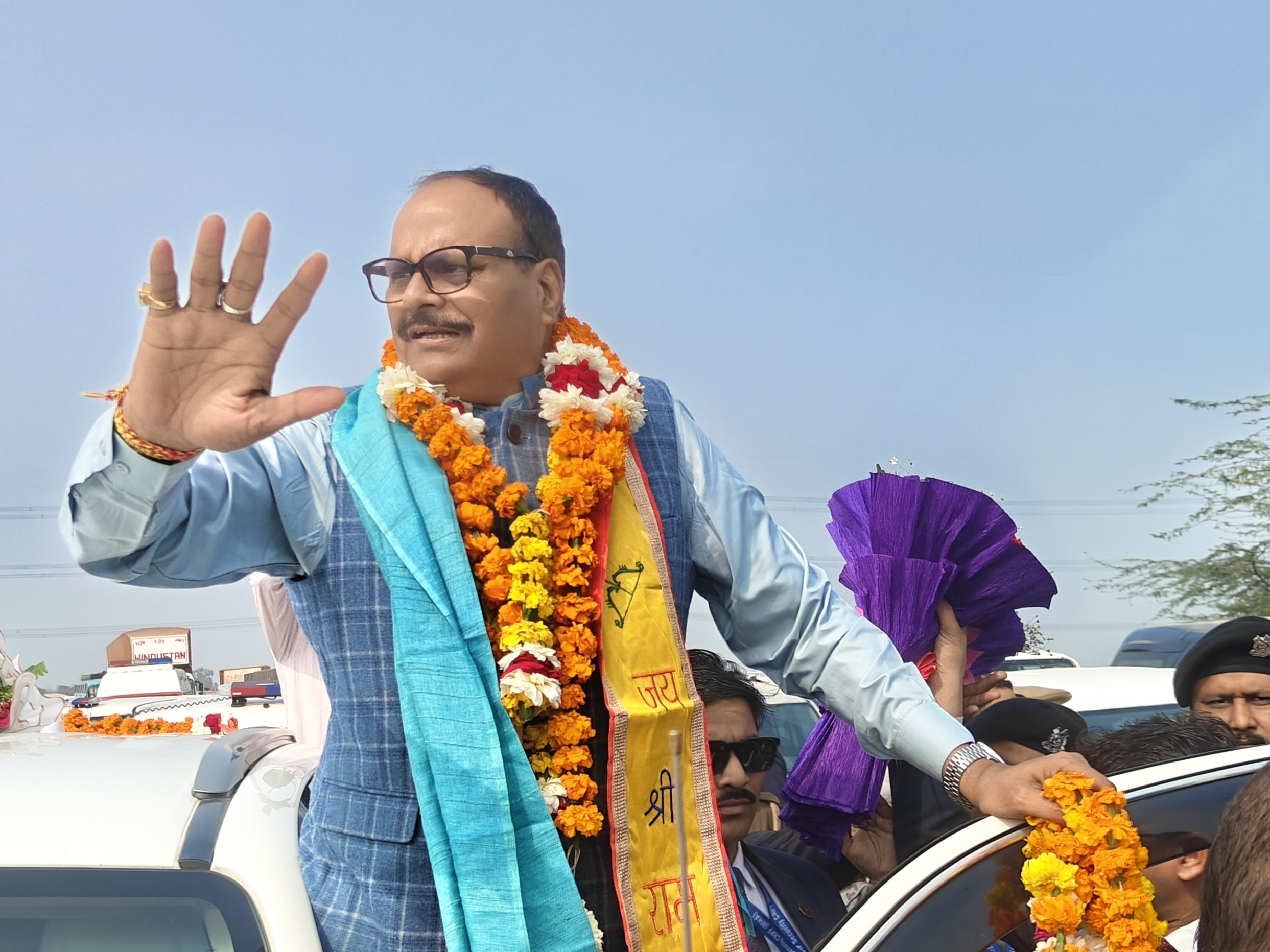UP Deputy CM Brijesh Pathak Welcomed at Fatehpur Border