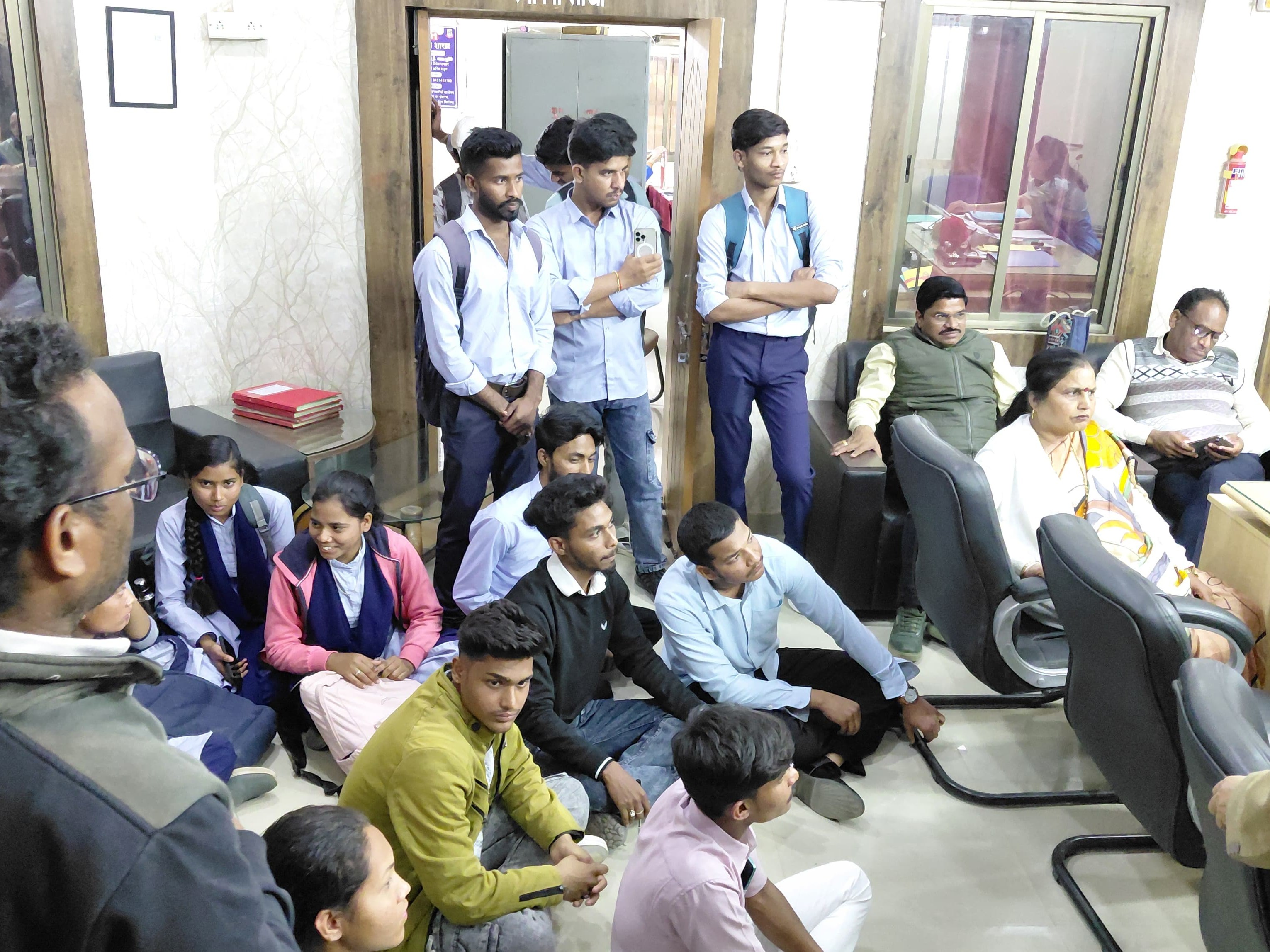 Betul JH College Students Protest Principal Office Over Outsider ...