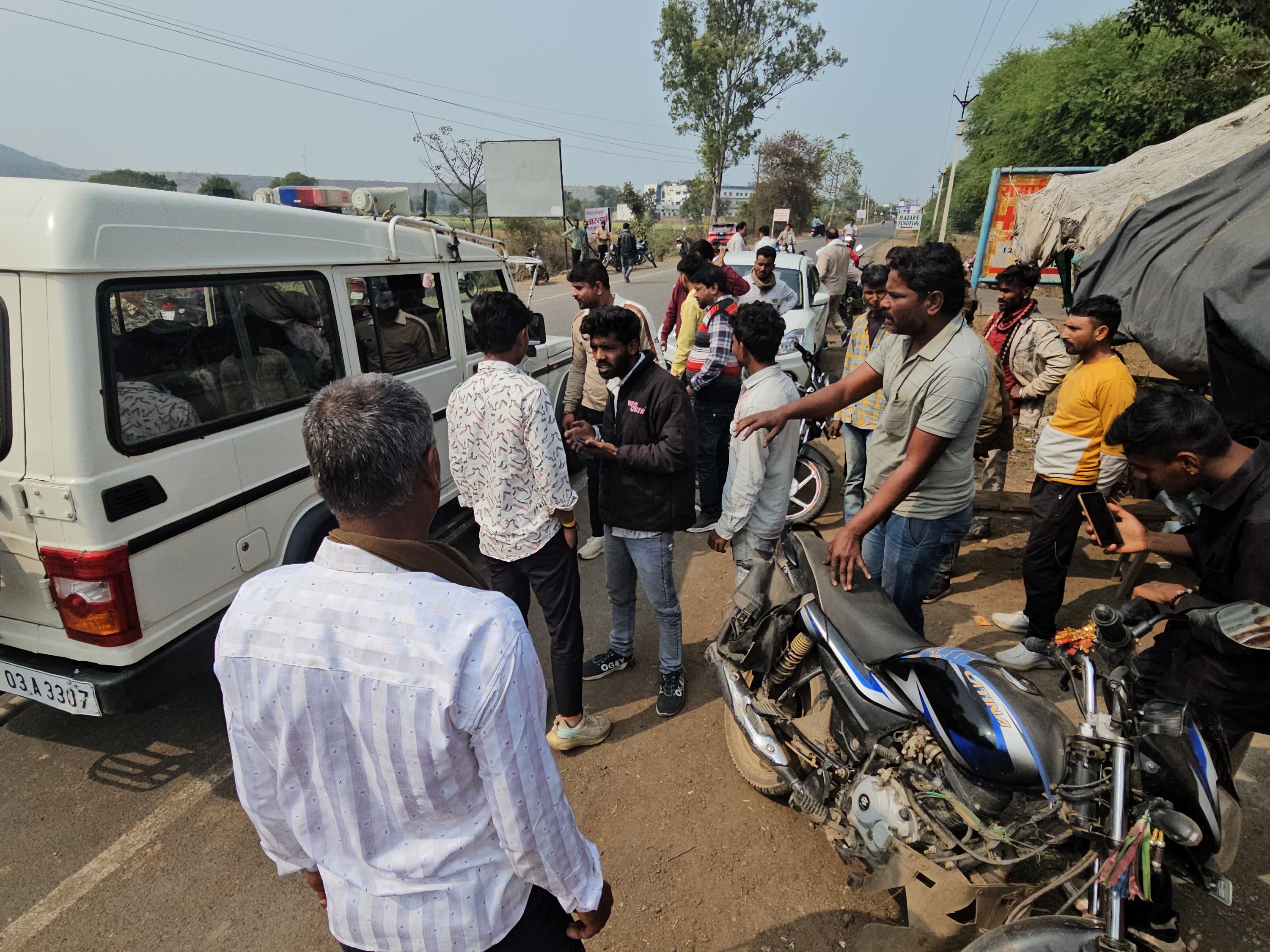 Shajapur Road Accident: Bike Rider Critically Injured by Unknown Vehicle