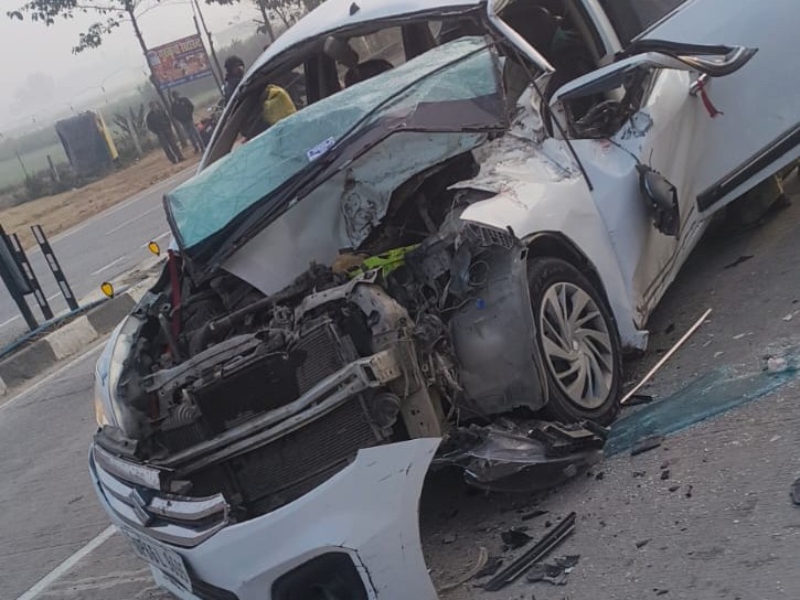 Lambhua Bypass Accident: Three Injured, Admitted to Hospital