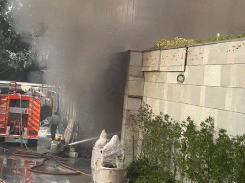 Lucknow Hotel Fire | Thick Smoke Hinders Fire Brigade