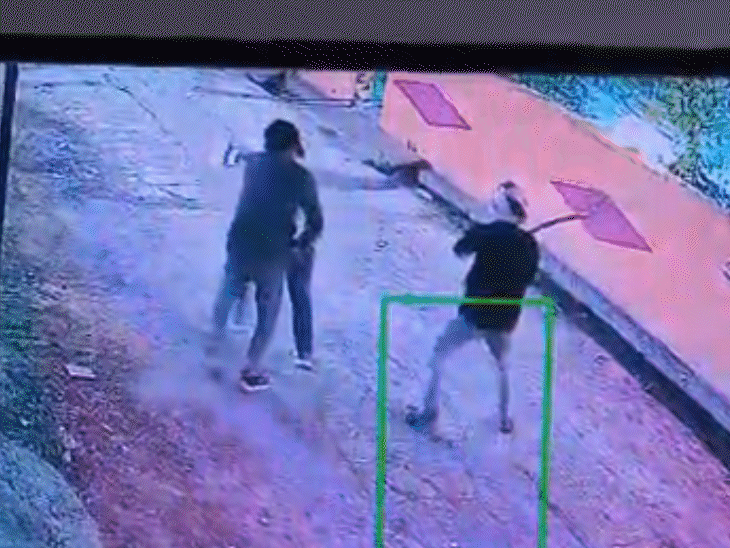 Badnawar Employee Assaulted | Sharab Company Staff Attacked, Vehicle ...