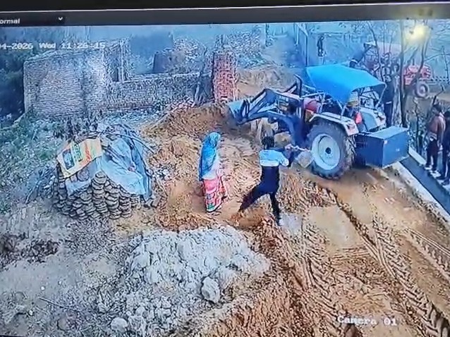 Greater Noida Elderly Woman Attacked With Spade | CCTV Footage Leads to ...