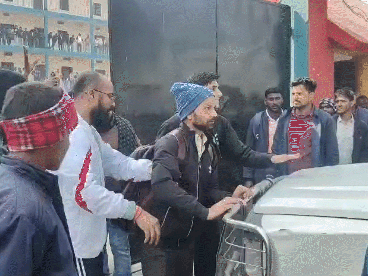 Vaishali CTET Exam Center Protest | Paper Delay Outrage