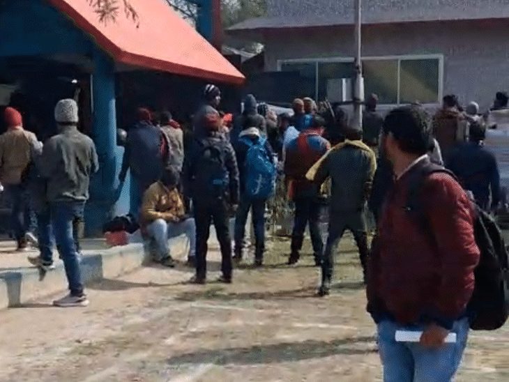 Vaishali CTET Exam Center Protest | Paper Delay Outrage