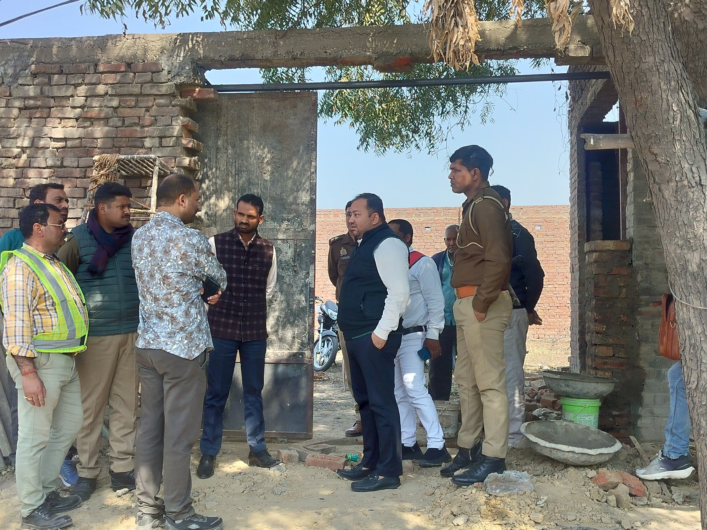 Chandausi Police Chowki Construction on PWD Land | Encroachment Removed