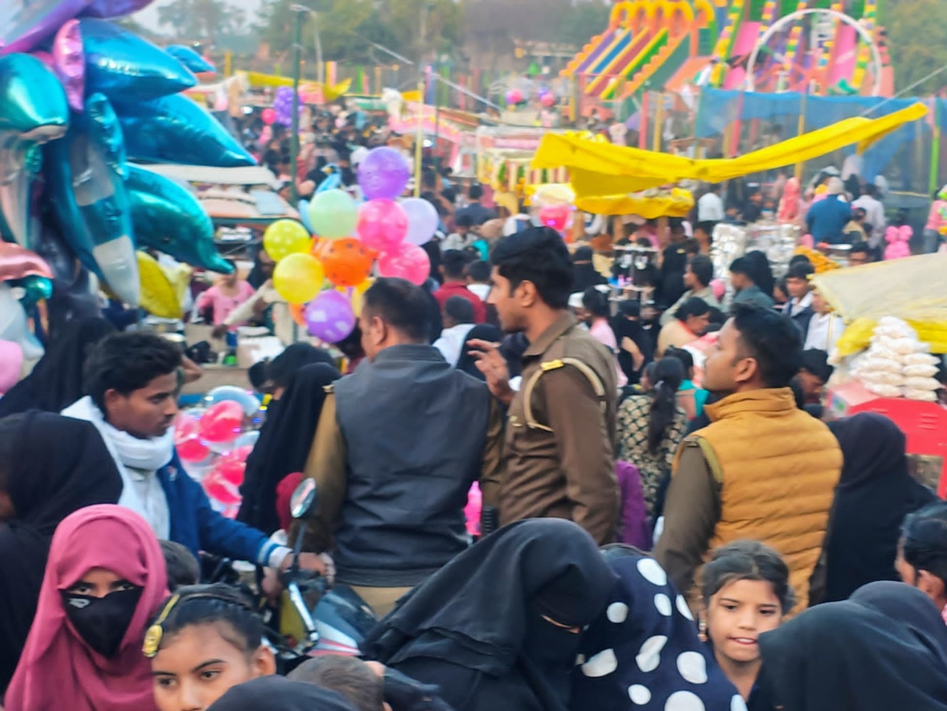 Shah Kalander Baba Mazaar Urs Mela: Nightlong Fair & Chadarpashi ...