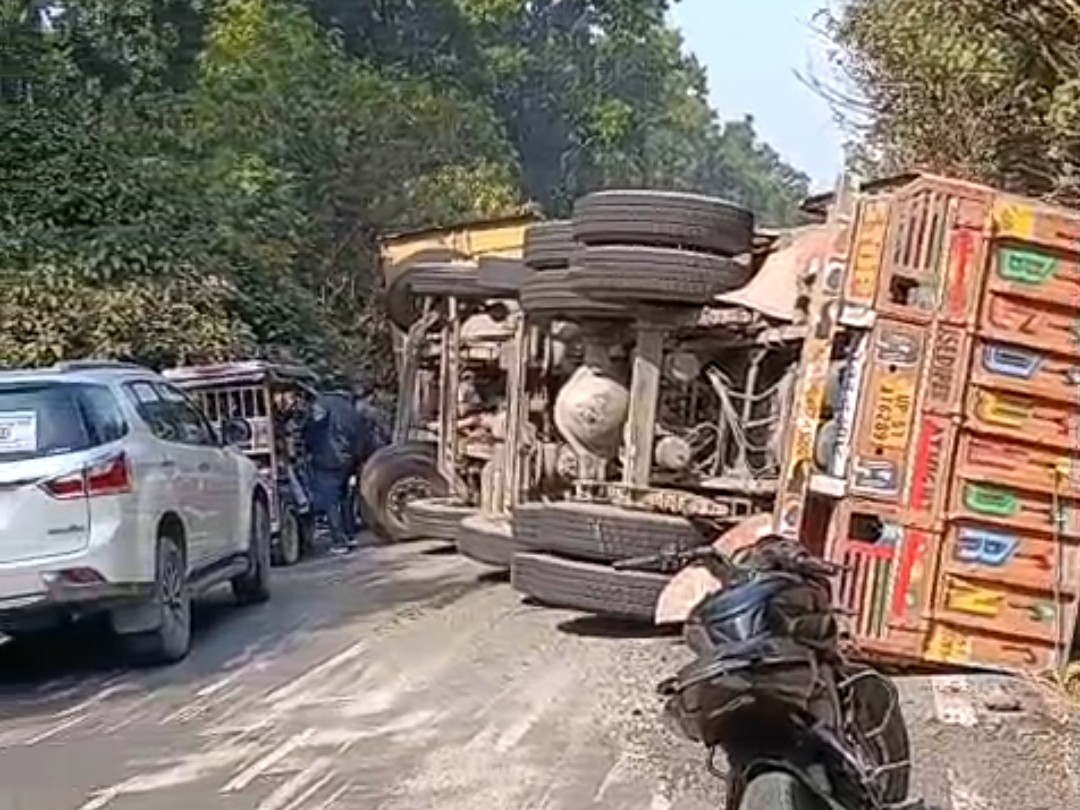 Khutar Truck Accident Causes Major Highway Traffic Jam