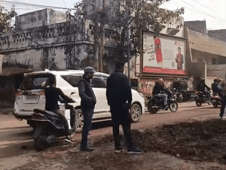 Madiya Katra Jam Continues Amid Repair Work After Pipeline Burst