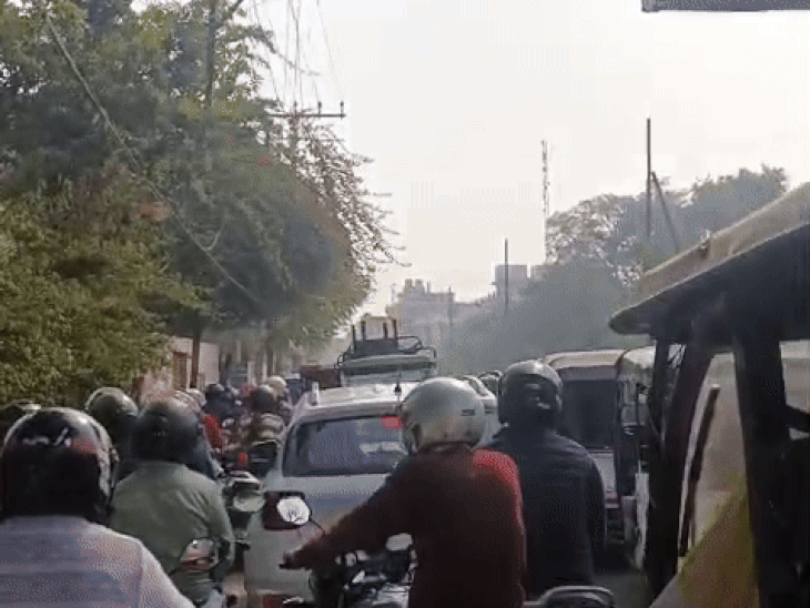 Madiya Katra Jam Continues Amid Repair Work After Pipeline Burst