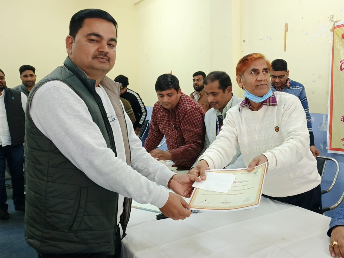 Mau District Hospital Wins Kayakalp Award; Doctors & Staff Honored