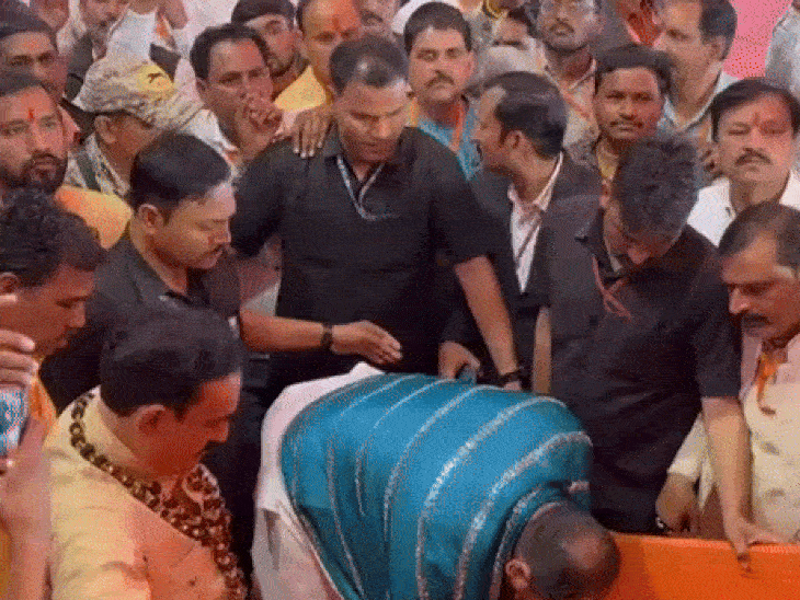 UP Woman Heart Attack at Pradeep Mishra Katha in Dubara
