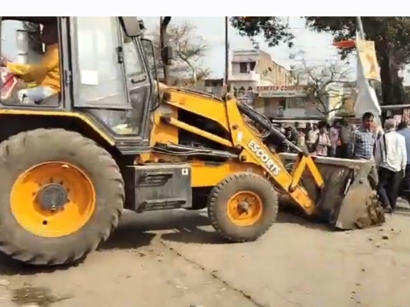 Deoria UP Police Inspector Assault Video Viral | Encroachment Drive ...