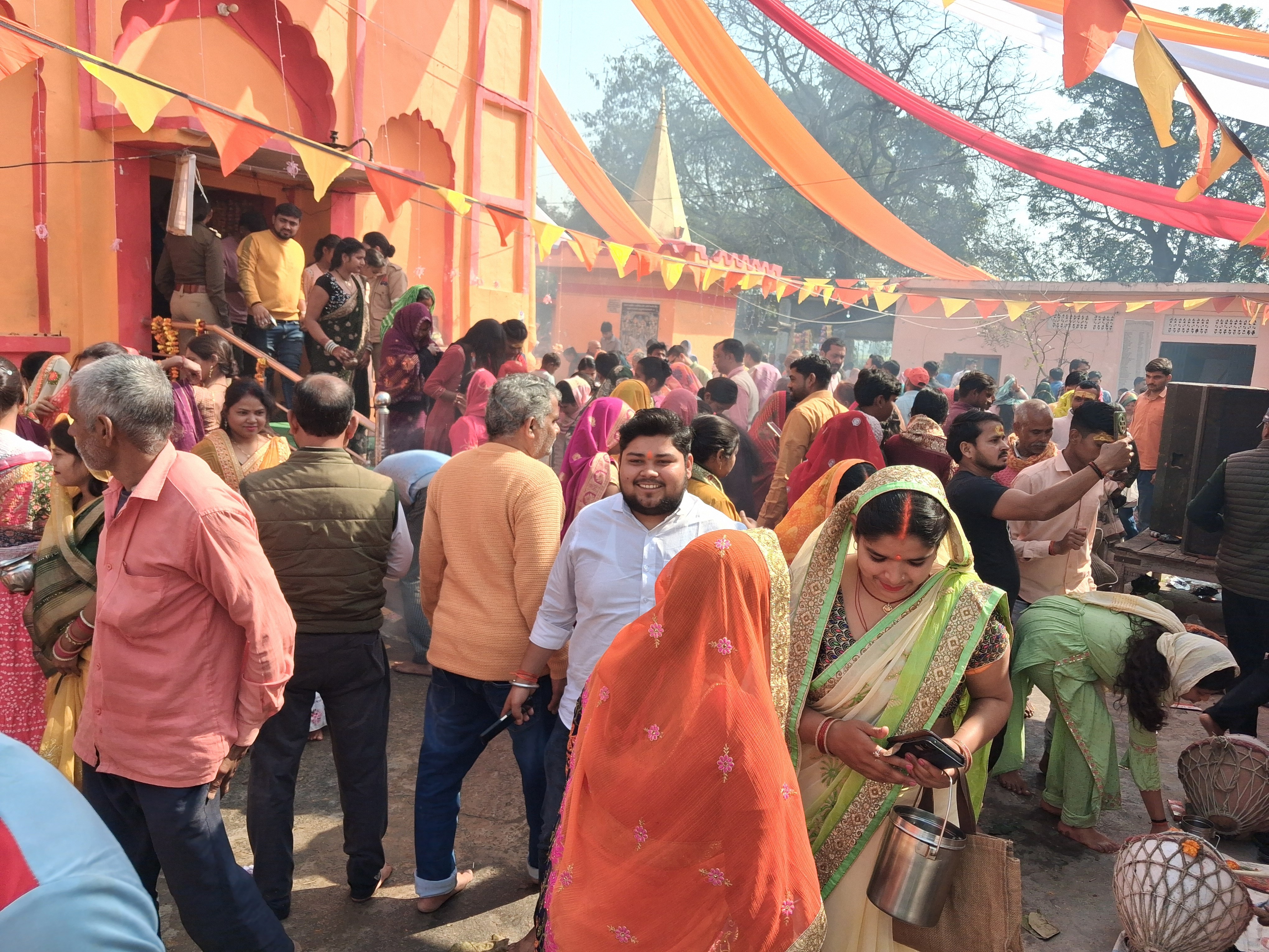 Barkhandi Baba Mandir Mahashivratri: Thousands Perform Jalabhishek for ...