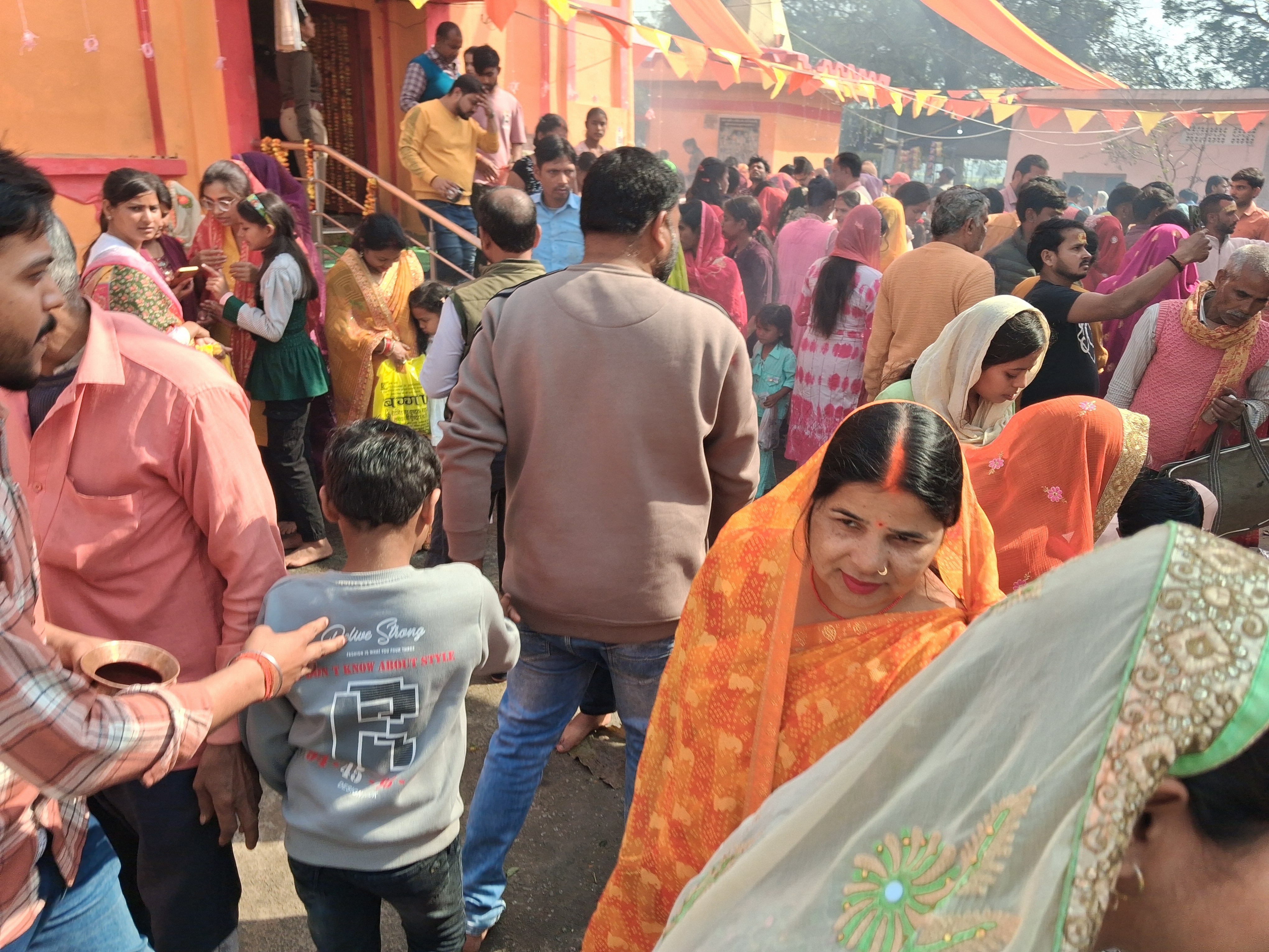 Barkhandi Baba Mandir Mahashivratri: Thousands Perform Jalabhishek for ...