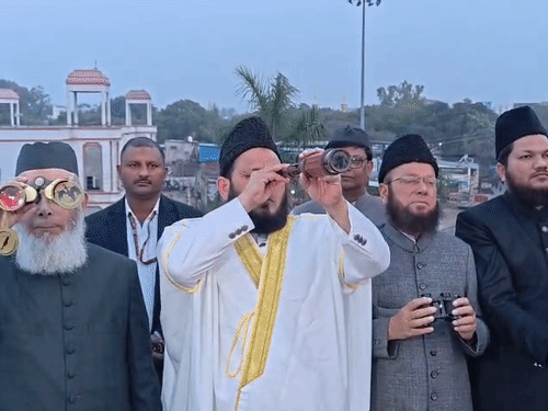Ramzan Moon Sighted in Lucknow | Tarawih Prayer Begins Today