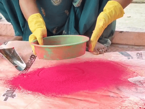 Saranpur Cow Shelter Makes Gobar Gulal for Holi | CM Yogi