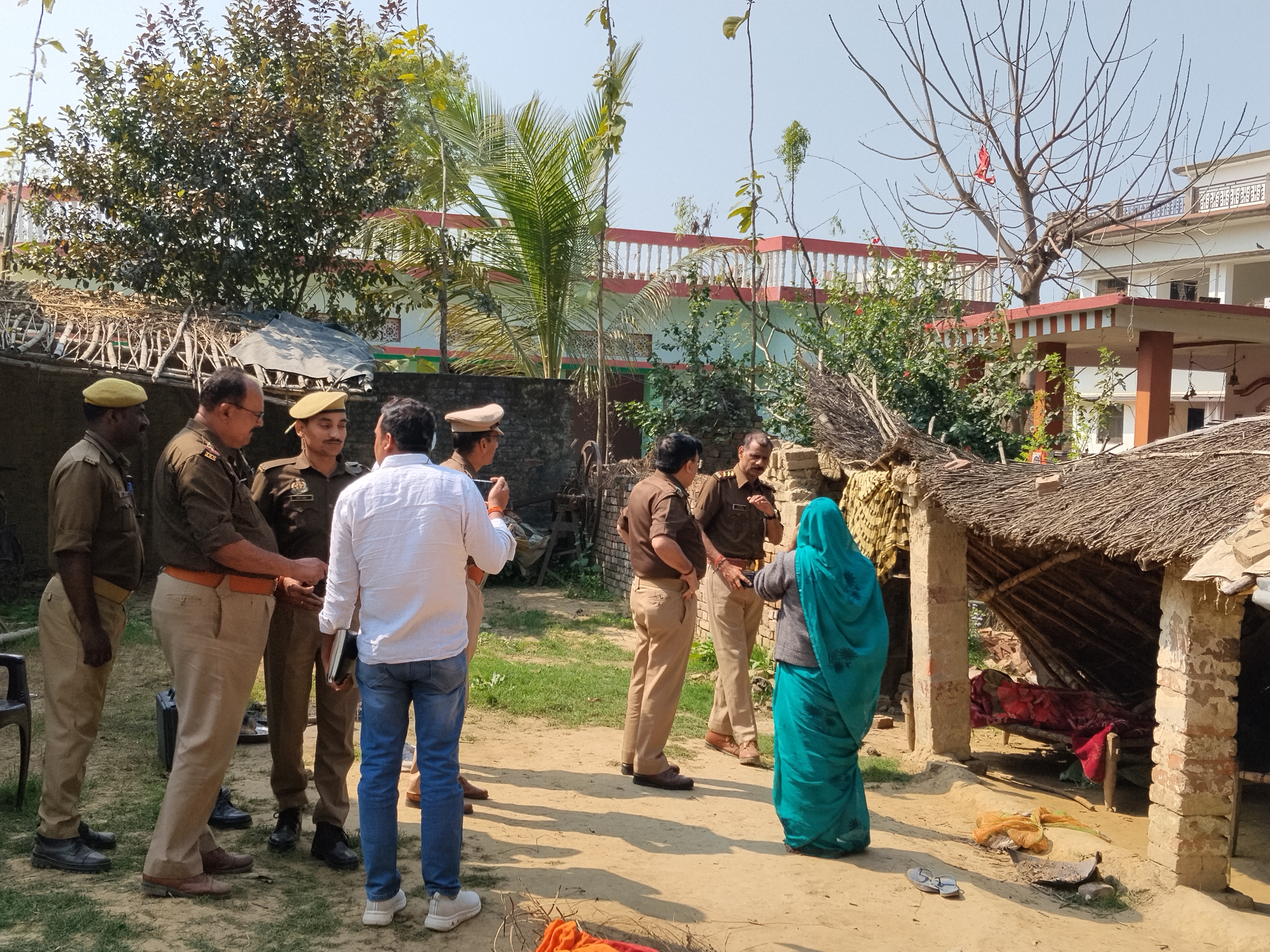 Gorakhpur Gagaha Murder Suspect Death Woman Body | Chot Ke Nishan