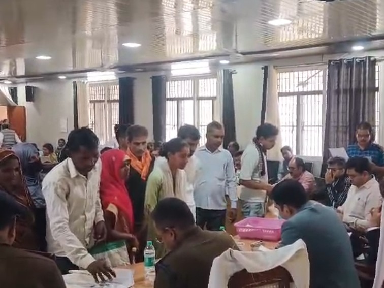 Kaymganj Sampurna Samadhan Divas: 56 Complaints Received, 5 Resolved by ADM
