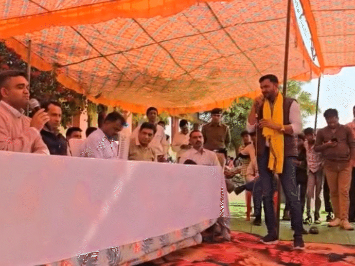 Kukshi Protest: Cement Mine Survey Stirs Villagers | Dhar Collectors ...
