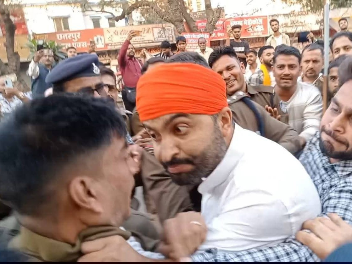 Chhatarpur BJP Leader Grabs Policemans Collar | Video Controversy