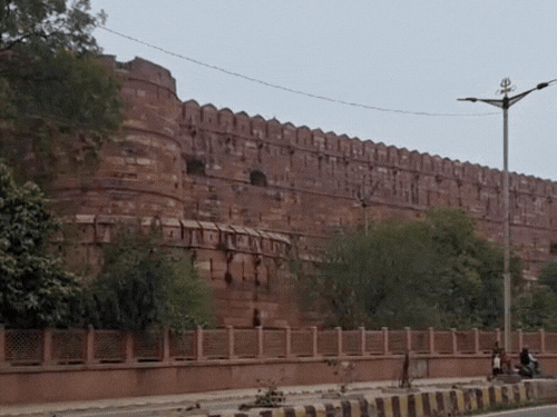 Agra Holi Weather: Temp Above 35°C, Sunny Day Ahead