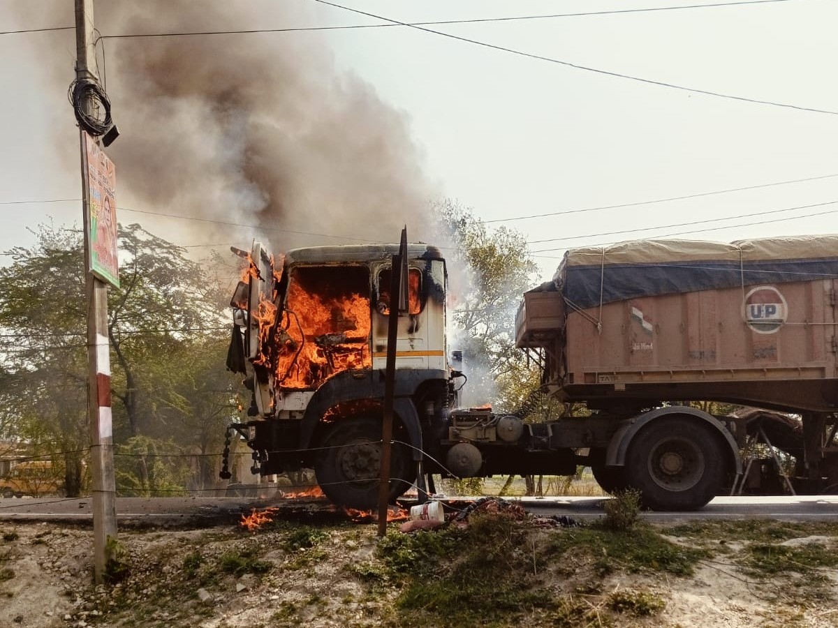 Ayodhya Cement Truck Fire | Driver Jumps to Safety | Dhua Dhua Jala