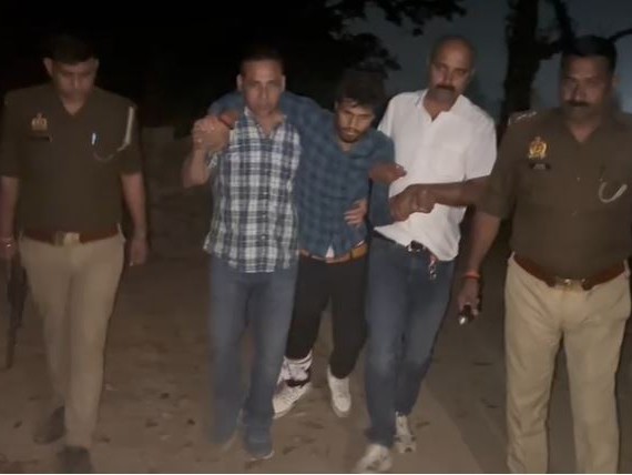 Sultanpur Police Encounter: Criminal Injured, Illegal Arms Seized | UP News