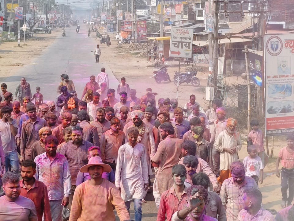 Mahant Chote Baba Leads Holi Milan Yatra From Sonbarsa Ashram