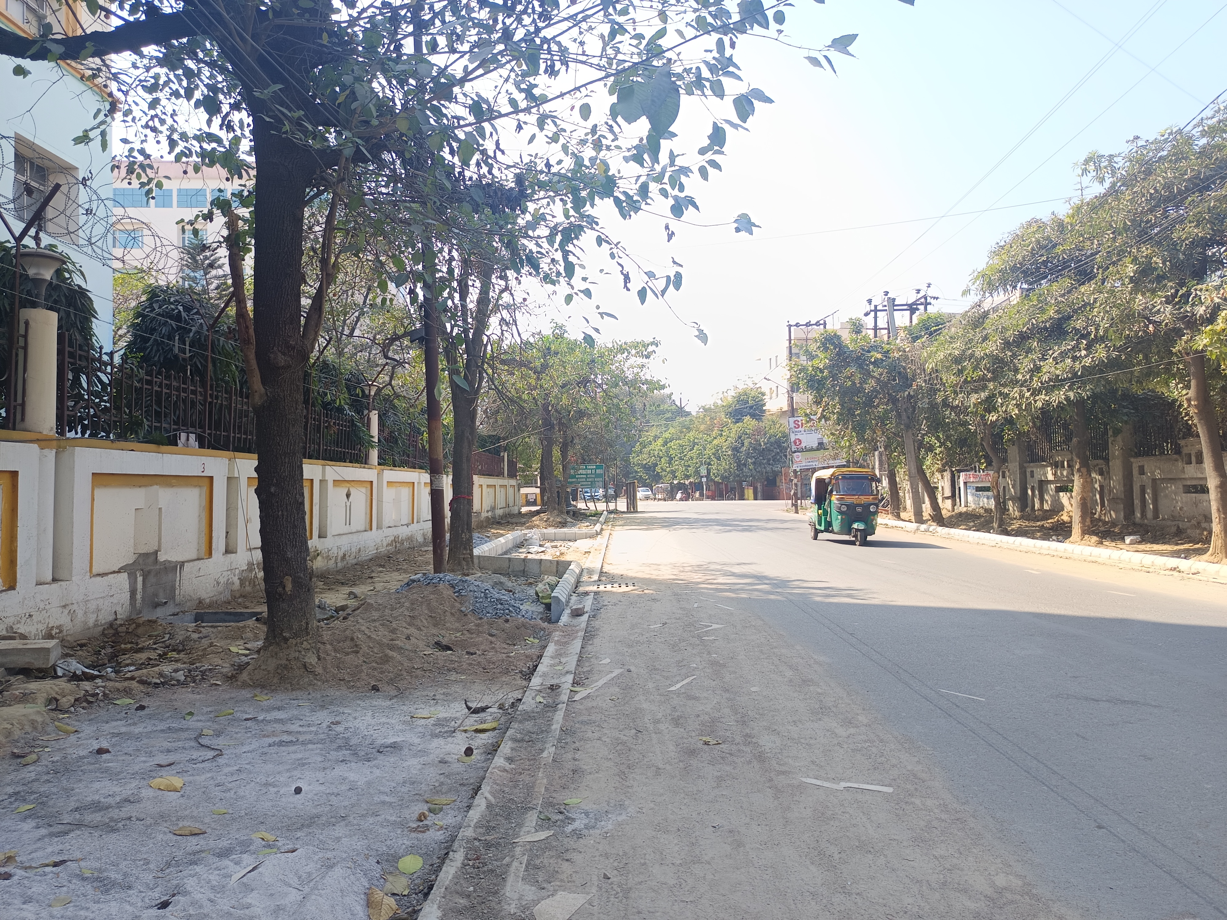 Lucknow AQI Yellow Zone | High Temperature & Strong Winds