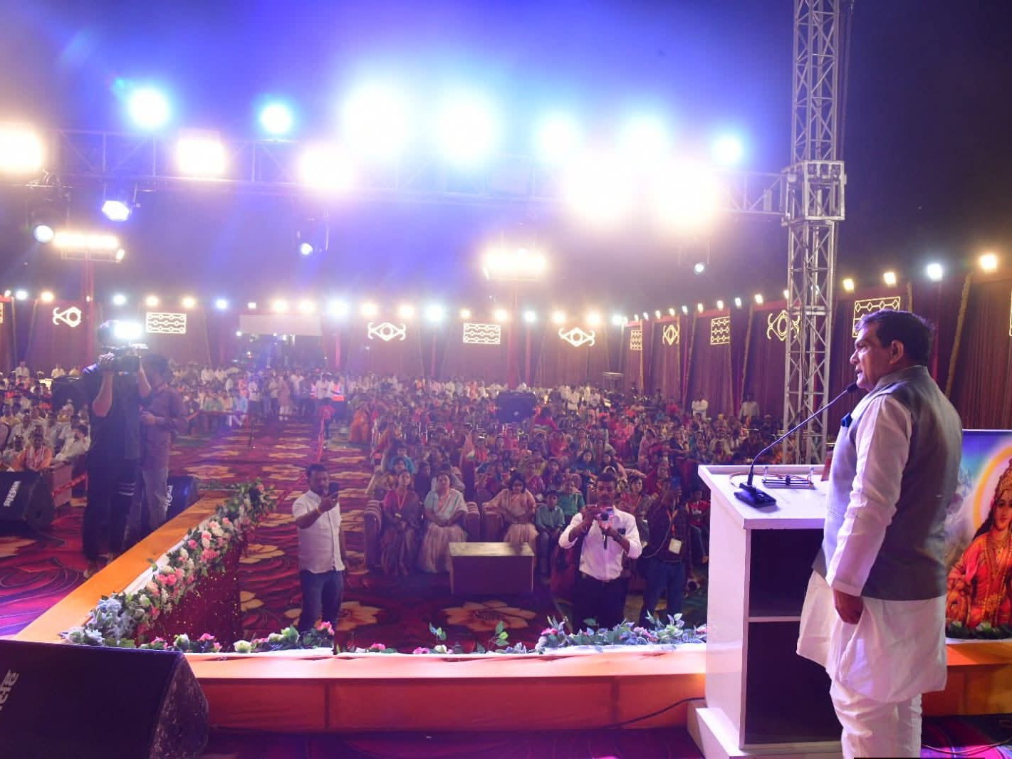 Mau Fagun Utsav: Energy Minister A. K. Sharma Enjoys Bhojpuri Songs by ...