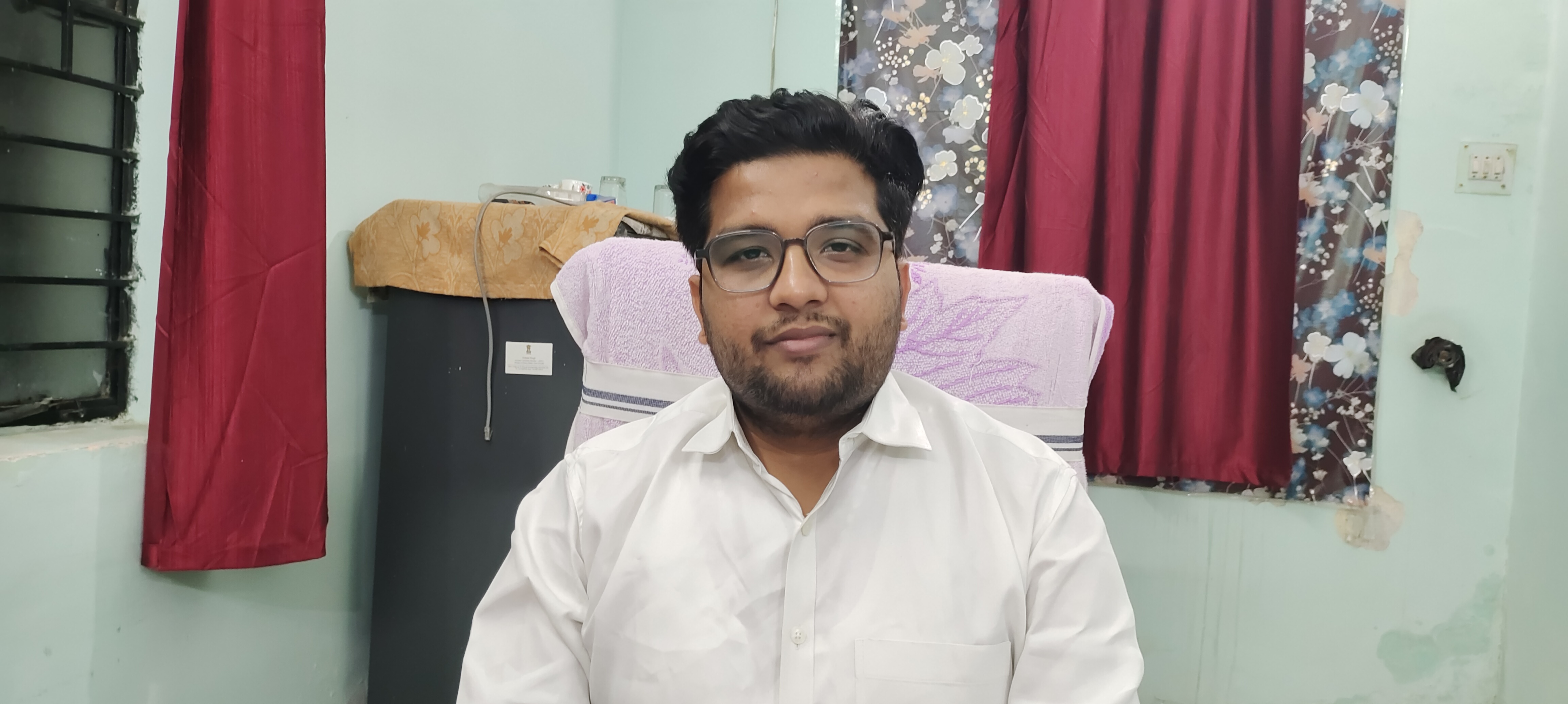 Tarapur's Sub Registrar Officer Aman Kumar got 603rd rank in UPSC.