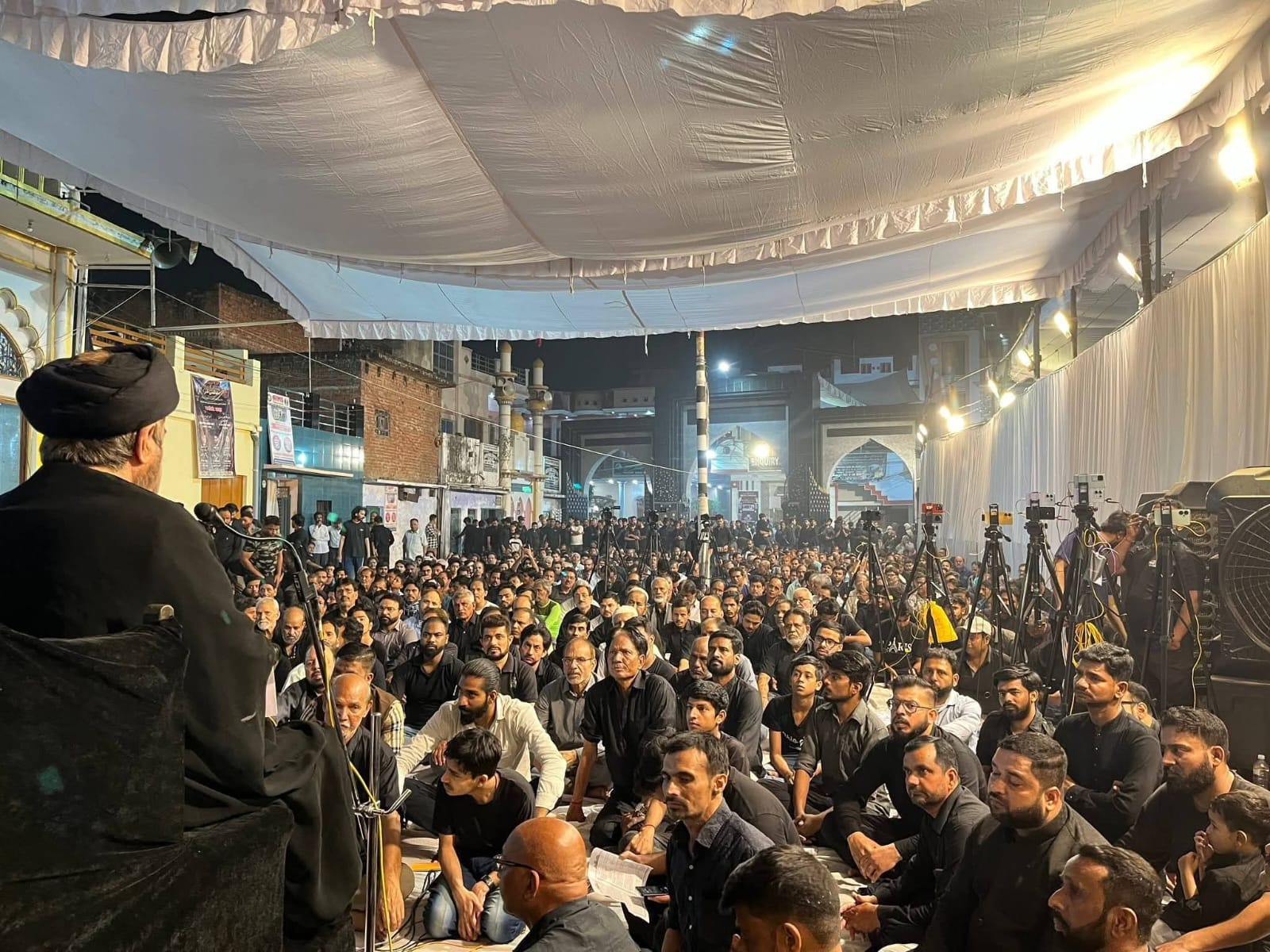 Lucknow Ramadan Procession: Shia Community Pays Respects Amidst Trump ...