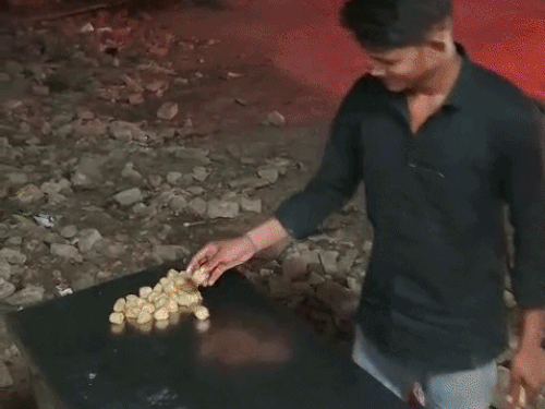 Kota Coaching Students Food Crisis | Hostel Mess Cooking Wood Coal