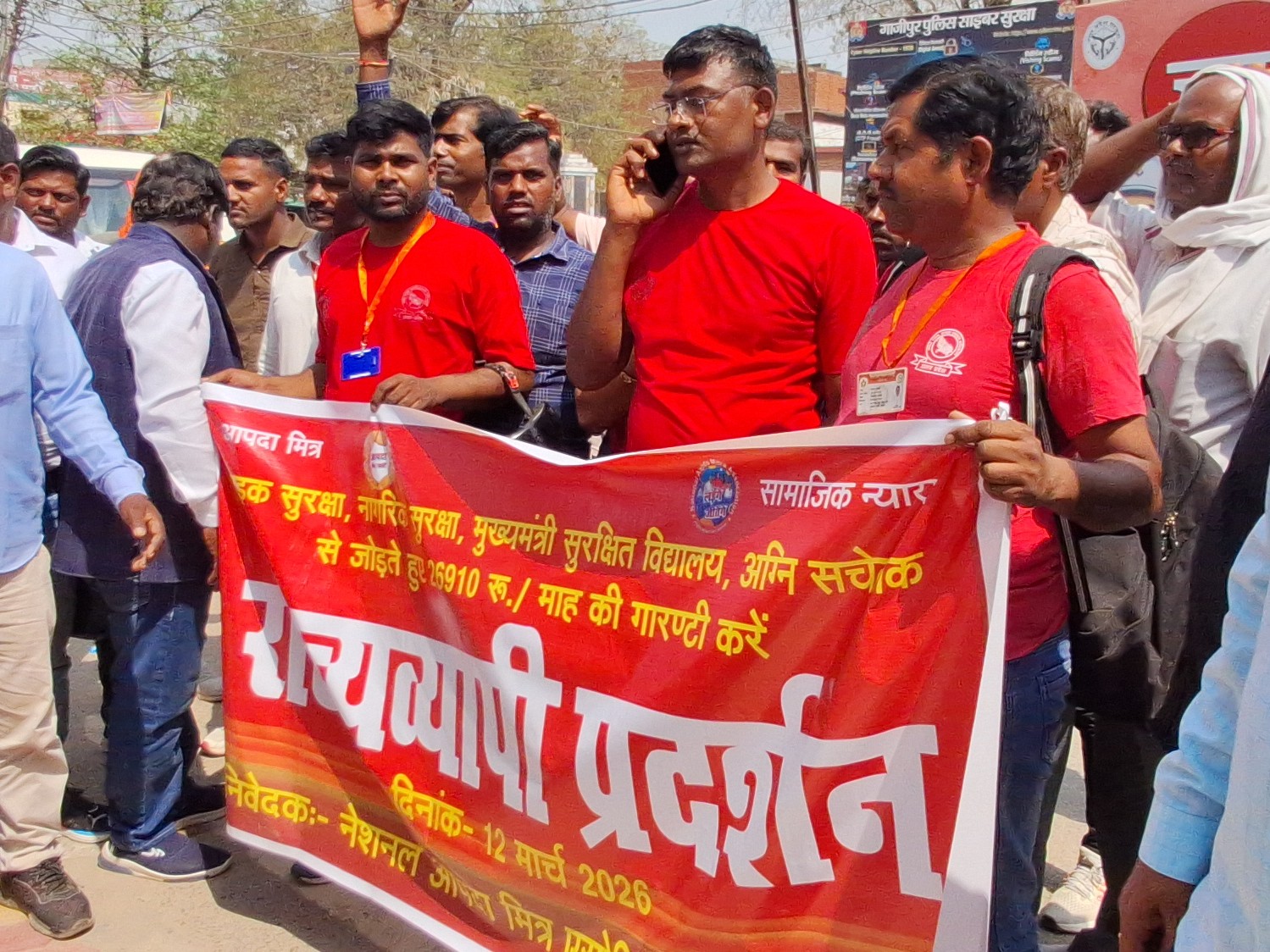 UP Disaster Mitra Protest | Assembly March Over Pending Dues