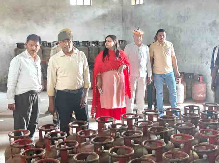 Katra Gas Agency Inspection | Maa Annapurna Gas, SDM Neha Mishra