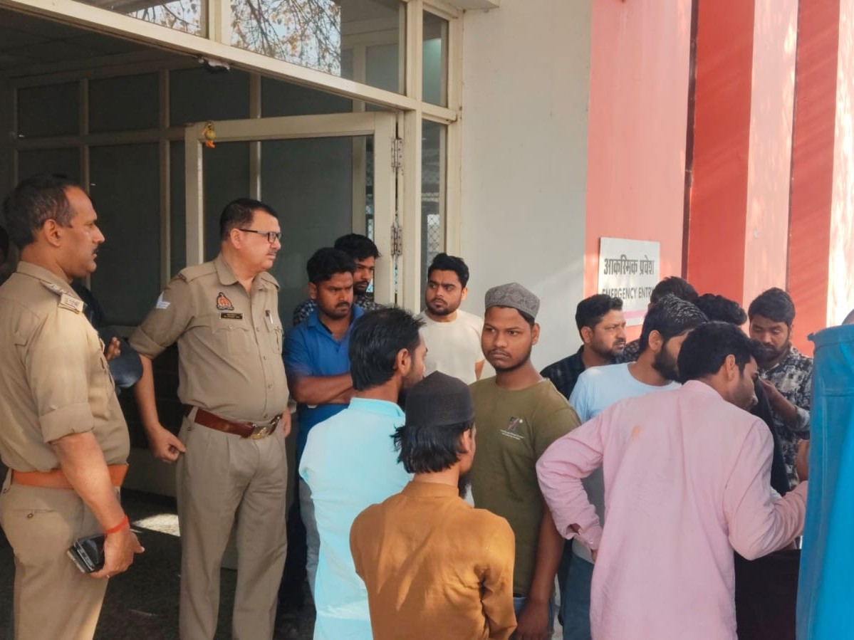 Bhadohi Man Death | Hospital Negligence Allegations Spark Protest ...