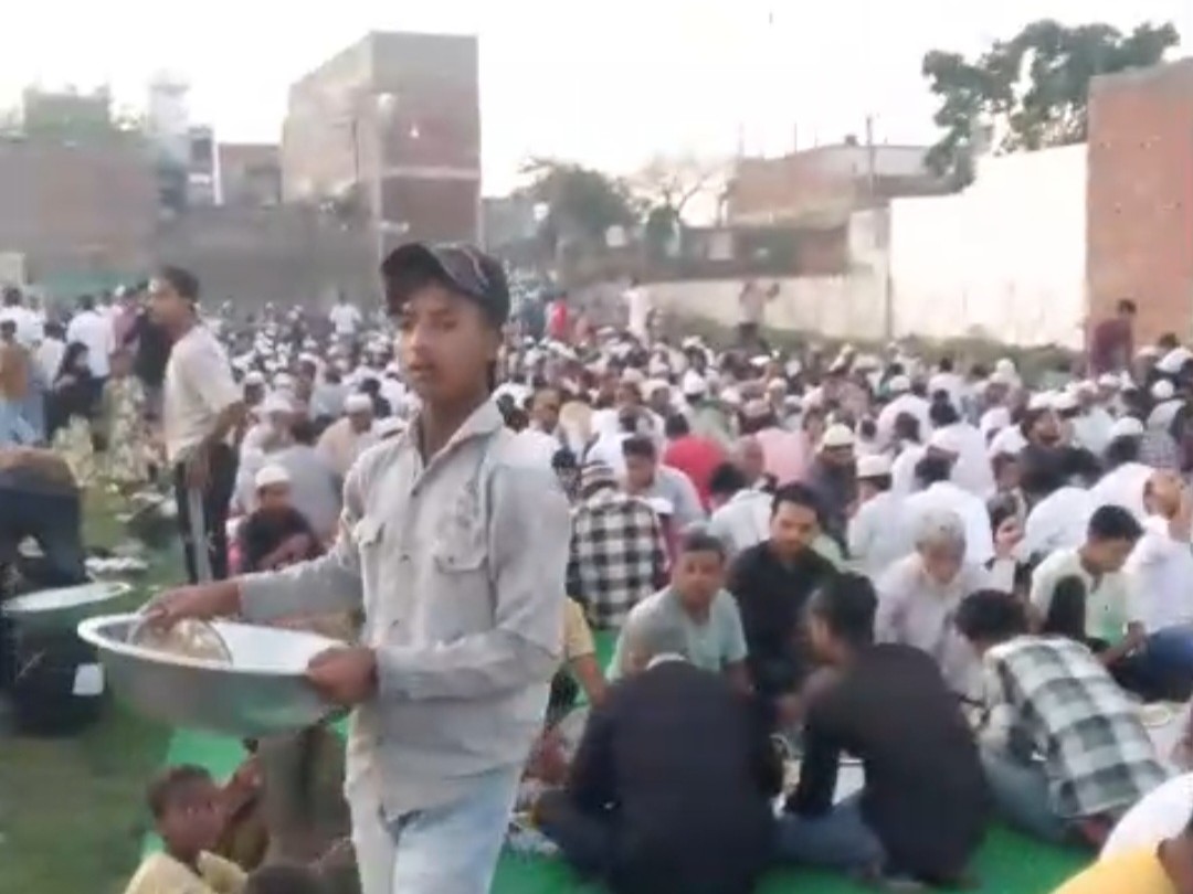 Dhaulana Dehra Village Ramzan Iftar Party | Siraj Thekedar Hosts Thousands