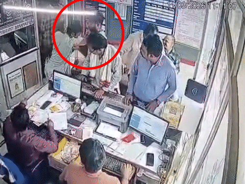 Raigarh LPG Office Assault | Delivery Boy Beaten Up By Rider
