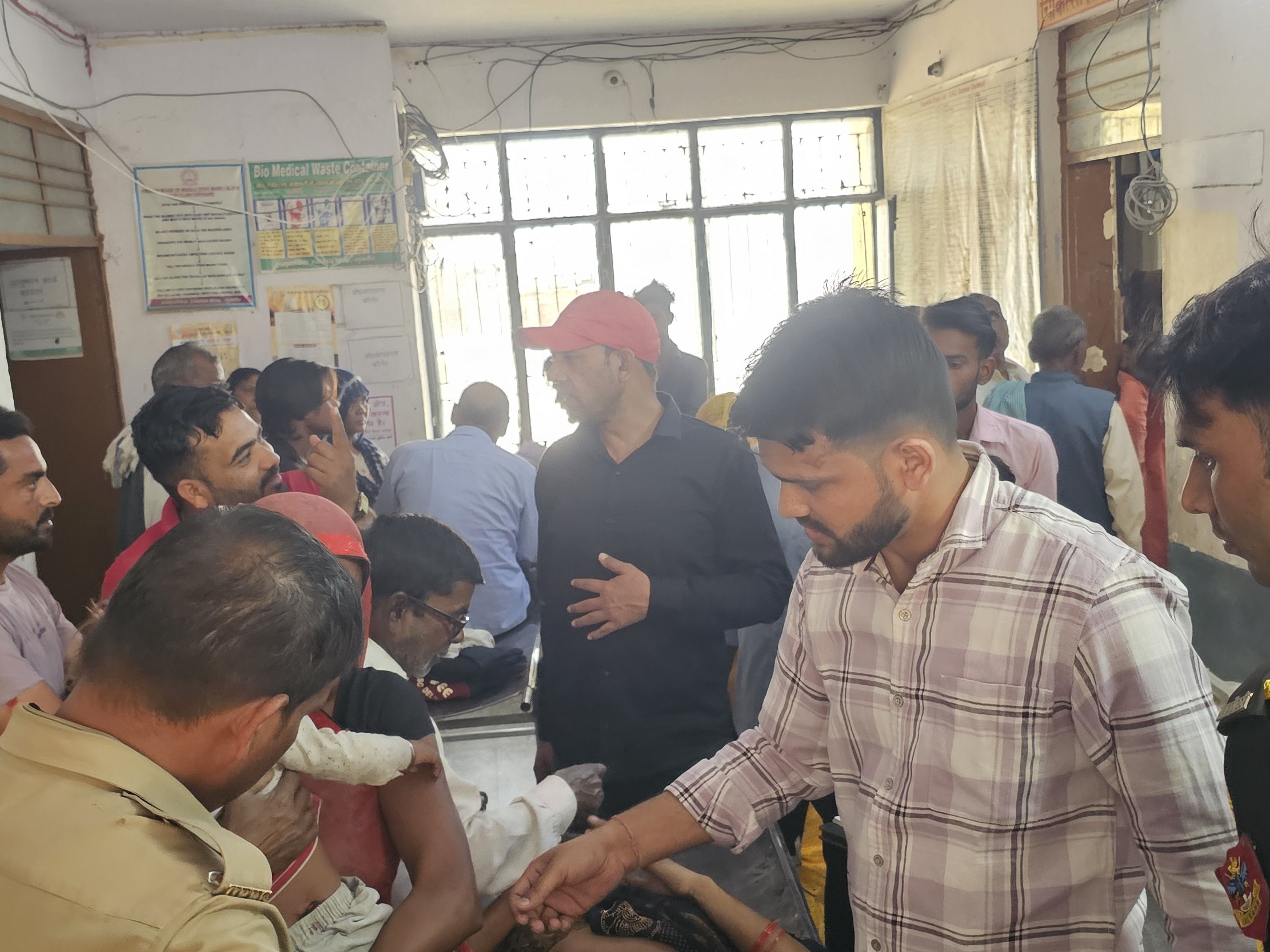 Gunnaur National Highway Accident | Bike Car Takkar | Woman Child Injured