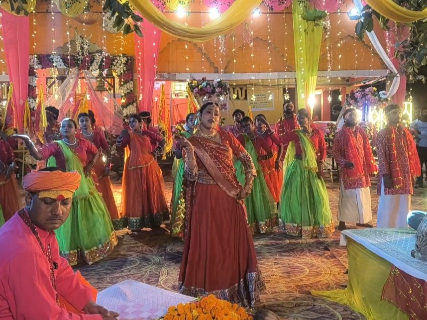 Bhojpuri Actress Aastha Singh Shoots New Song at Baraahidham
