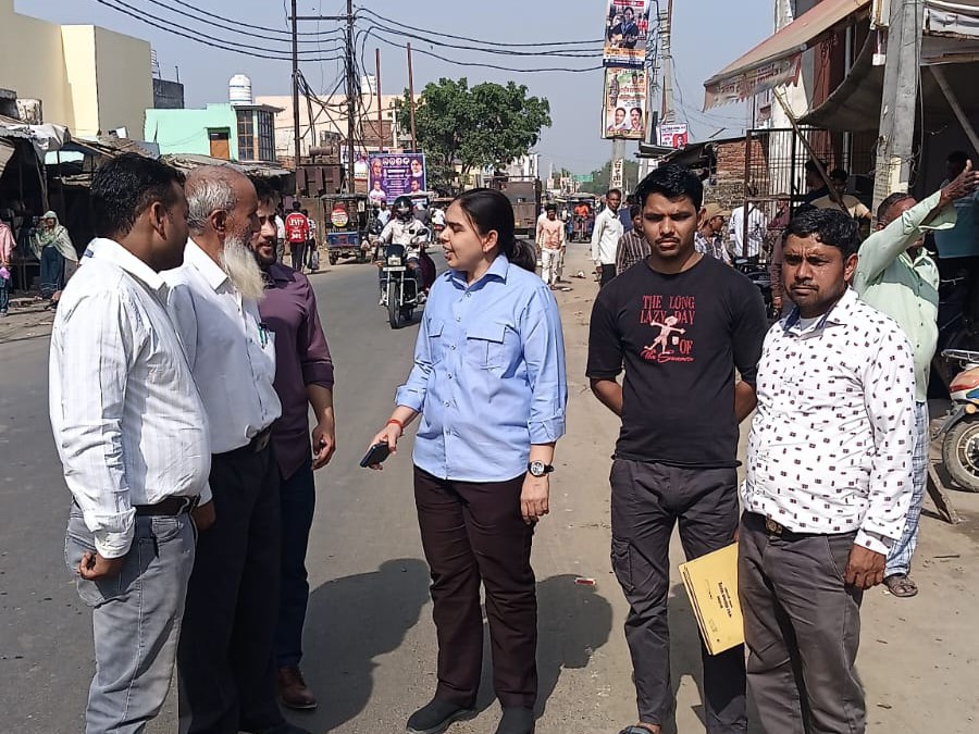 Pahasu Police & Nagar Panchayat Remove Illegal Encroachments, Collect Fine