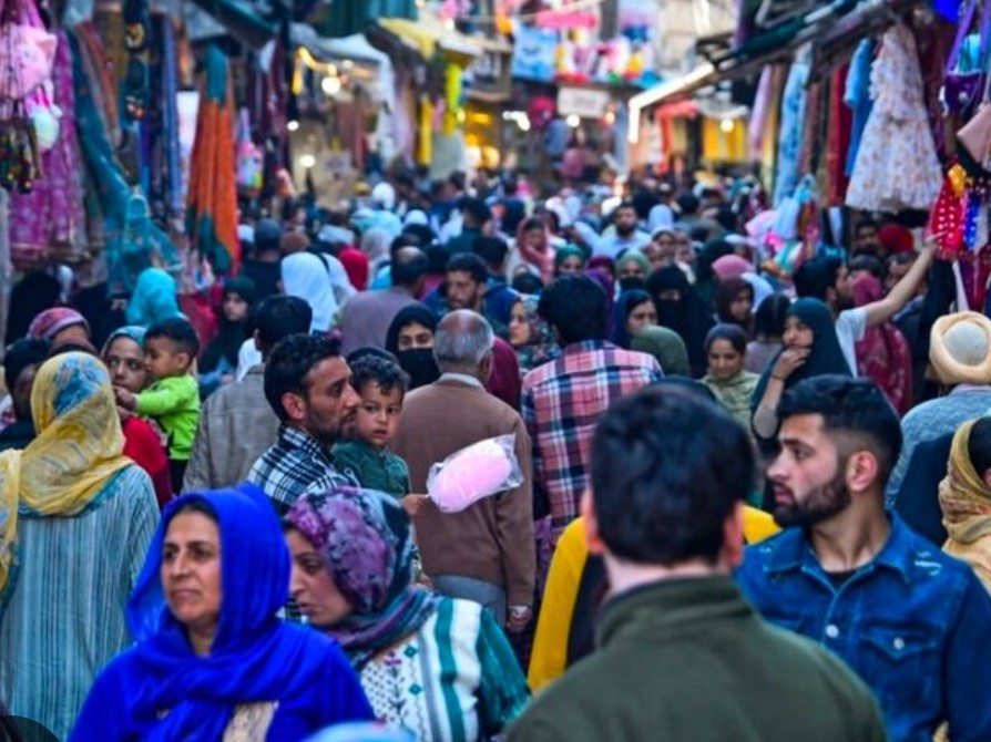 Saifni Markets Bustle | Eid Festivities; Clothes & Sweets Crowds