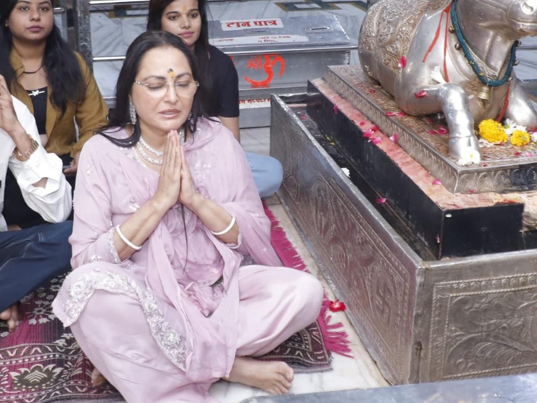 Jayaprada Visits Mahakal Temple Ujjain | Performs Puja Abhishek Nandi ...