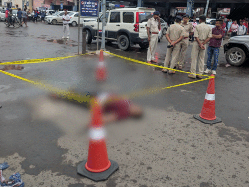 Patna Station Man Dies Walking | Body Unidentified, CCTV Footage Searched
