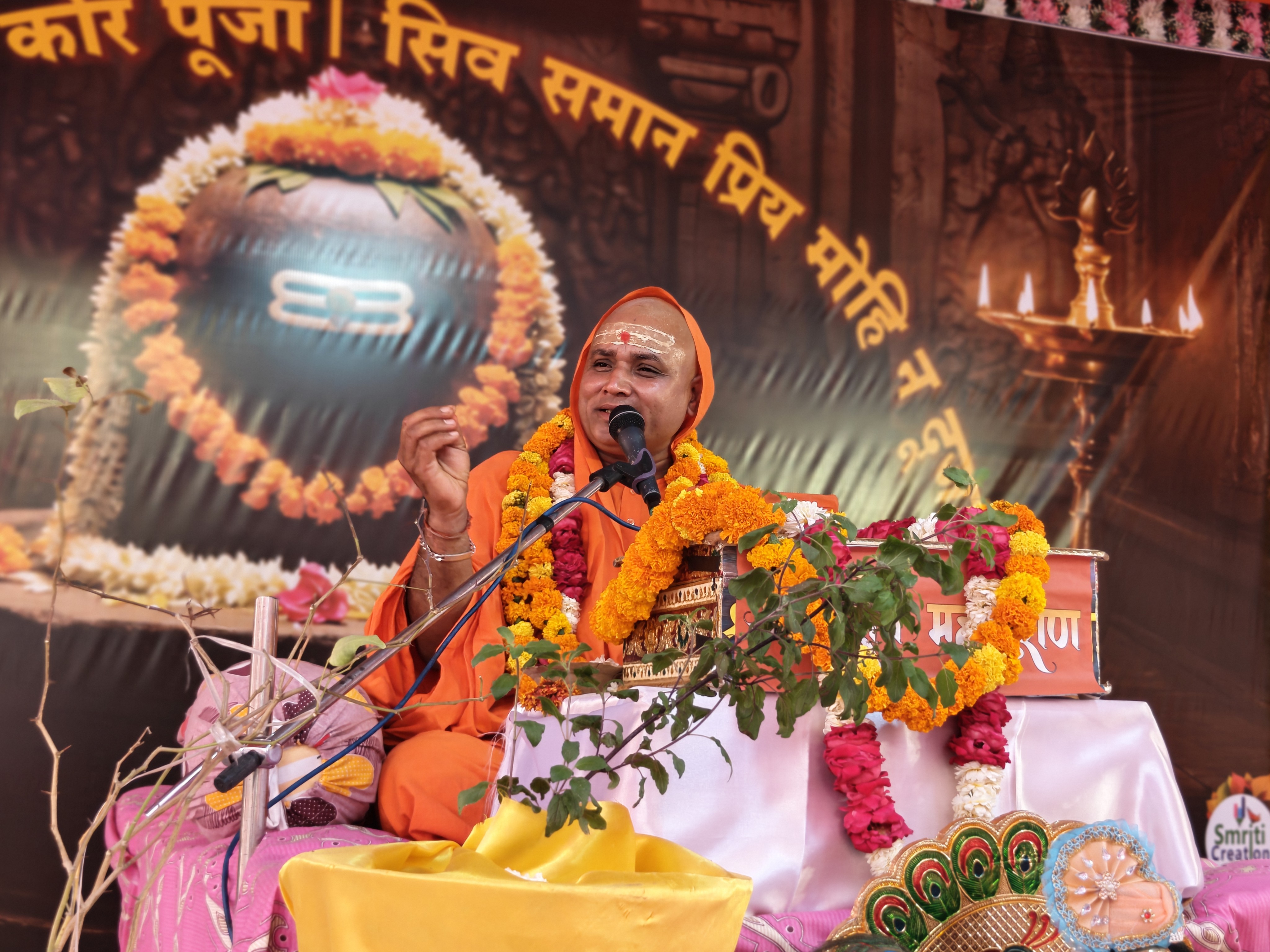 Radha Mohan Mandir Lalganj: Devotees immersed in Bhakti, Jai Ghosh echoes