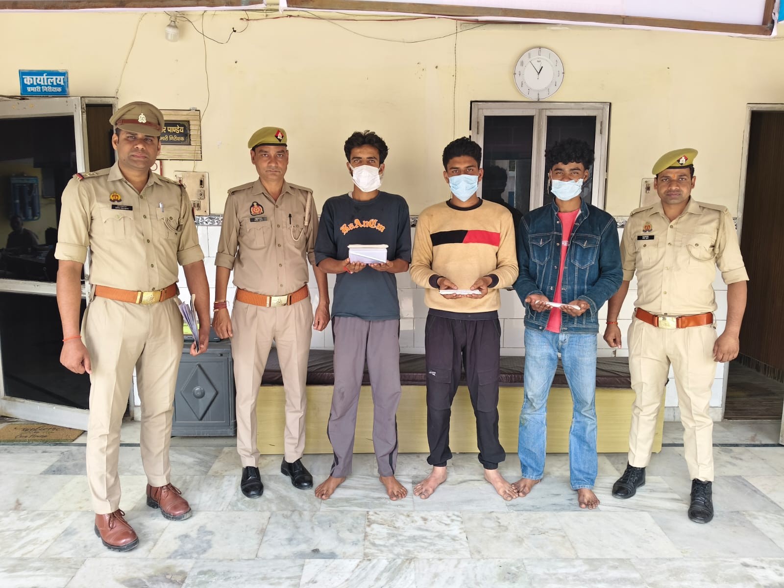 Hapur Nagar Police Nab 3 Mobile Snatchers; Recover Stolen Phone