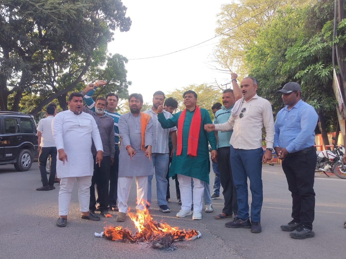 Meerut: Hindu Outfits Protest AIMIM Leader, Demand Arrest & NSA